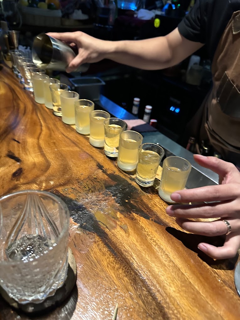 To - Hidden Cocktails Bar ト - 隠れ家バー Tầng 2 GS25, 02 Lê Thánh Tôn ...