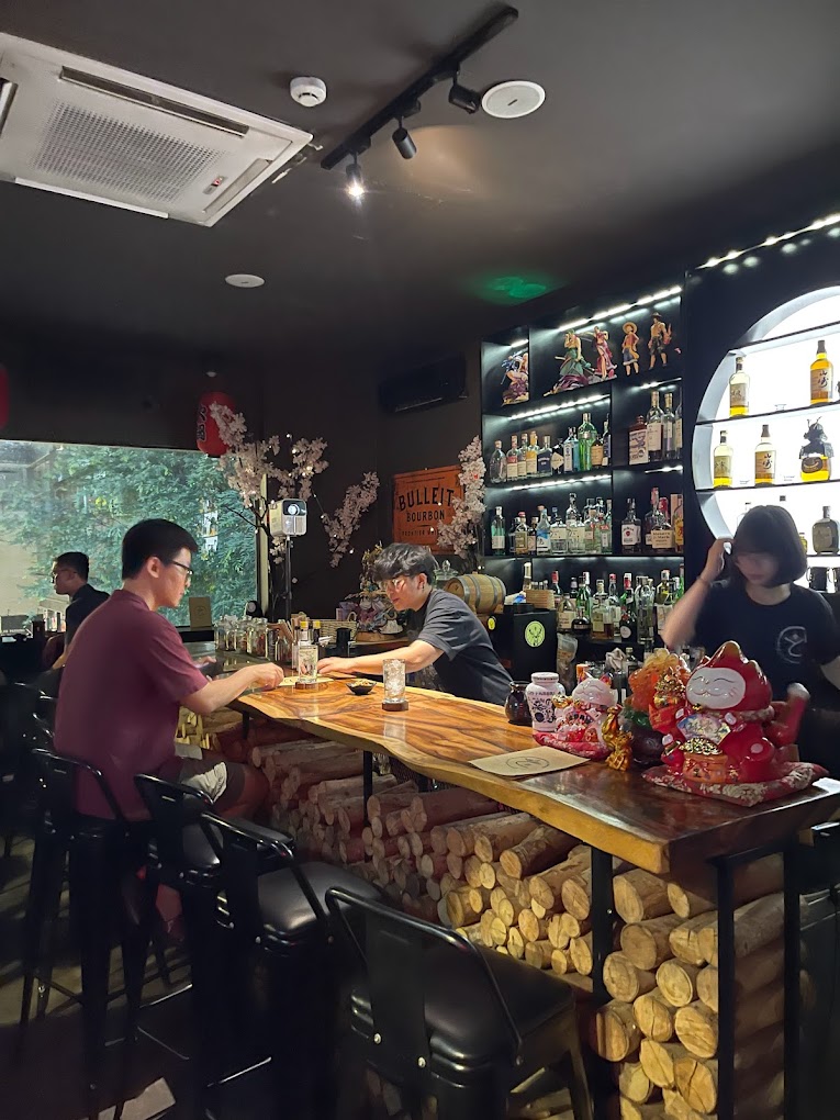 To - Hidden Cocktails Bar ト - 隠れ家バー Tầng 2 GS25, 02 Lê Thánh Tôn ...